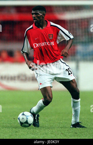 NWANKWO KANU ARSENAL FC 05 August 2000 Stock Photo - Alamy