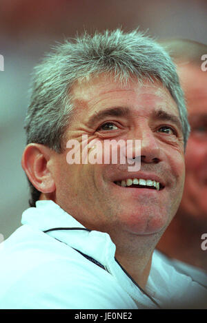 KEVIN KEEGAN ENGLAND COACH PARIS STADE FRANCE 02 September 2000 Stock ...