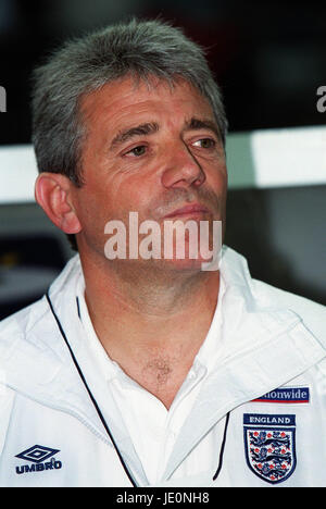 KEVIN KEEGAN ENGLAND COACH PARIS STADE FRANCE 02 September 2000 Stock ...