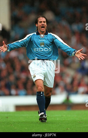 IAN BISHOP MANCHESTER CITY FC 19 March 2000 Stock Photo - Alamy