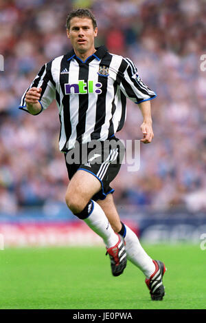 ROBERT LEE NEWCASTLE UNITED FC 02 March 1998 Stock Photo - Alamy