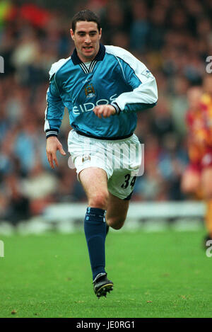 MARK KENNEDY MANCHESTER CITY FC 08 August 1999 Stock Photo - Alamy