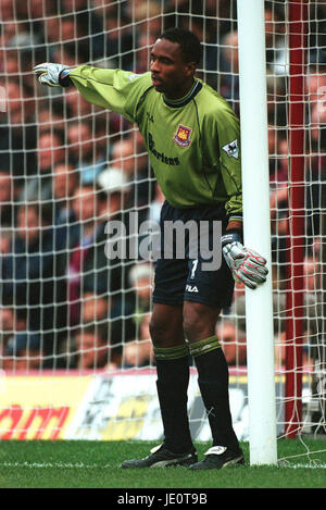 SHAKA HISLOP NEWCASTLE UNITED FC 05 September 1995 Stock Photo - Alamy
