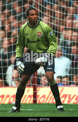 SHAKA HISLOP NEWCASTLE UNITED FC 29 November 1995 Stock Photo - Alamy