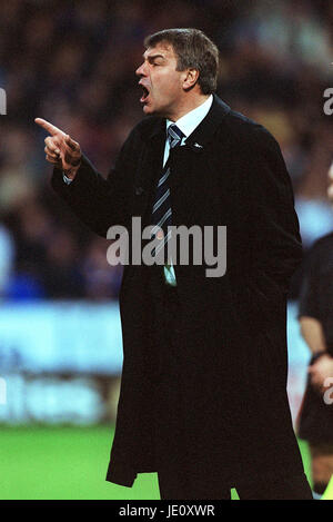 Everton manager Sam Allardyce on the touchline during the Premier ...