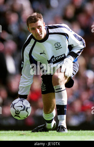 PAUL GERRARD EVERTON FC OLD TRAFFORD MANCHESTER 08 September 2001 Stock ...