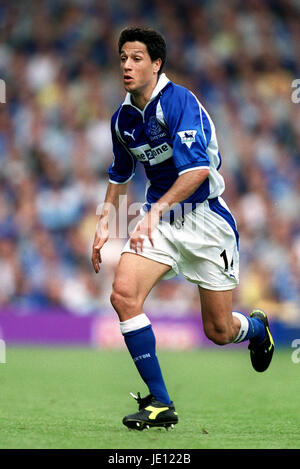 IDAN TAL EVERTON FC LIVERPOOL ANFIELD 28 October 2000 Stock Photo - Alamy