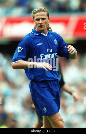 EMMANUEL PETIT CHELSEA FC 19 August 2001 Stock Photo - Alamy