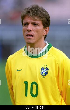 JUNINHO BRAZIL LOS ANGELES ROSE BOWL LOS ANGELES 03 March 2001 Stock ...