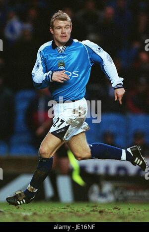 EGIL OSTENSTAD MANCHESTER CITY FC MANCHESTER ENGLAND MAINE ROAD STADIUM ...