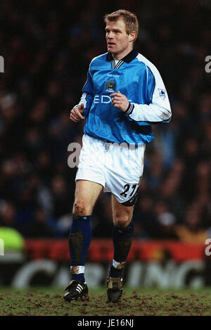 EGIL OSTENSTAD MANCHESTER CITY FC MANCHESTER ENGLAND MAINE ROAD STADIUM ...