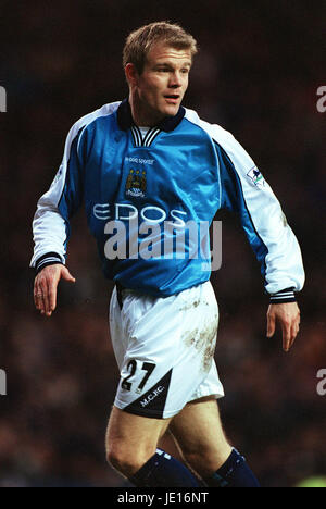 EGIL OSTENSTAD MANCHESTER CITY FC MANCHESTER ENGLAND MAINE ROAD STADIUM ...