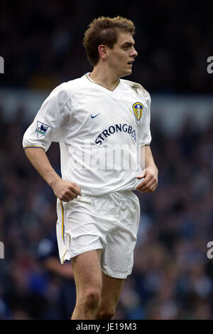 JONATHAN WOODGATE LEEDS UNITED FC 03 October 1999 Stock Photo - Alamy