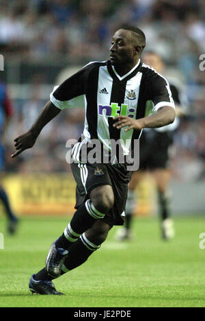 LOMANA LUALUA NEWCASTLE UNITED FC MOLINEUX STADIUM WOLVERHAMPTON ...