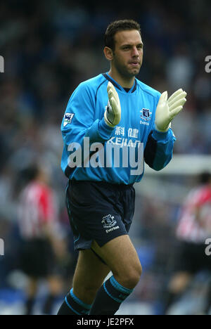 RICHARD WRIGHT EVERTON FC GOODISON PARK LIVERPOOL 10 August 2002 Stock ...
