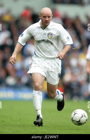 DANNY MILLS LEEDS UNITED FC OLDHAM BOUNDARY PARK 06 August 2000 Stock ...