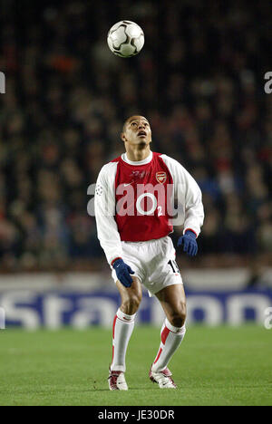 GILBERTO SILVA ARSENAL FC HIGHBURY LONDON ENGLAND 10 December 2002 ...