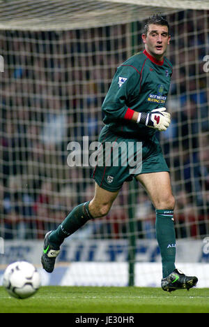RUSSELL HOULT WEST BROMWICH ALBION FC OLD TRAFFORD MANCHESTER ENGLAND ...