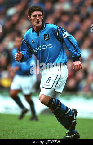 JON MACKEN MANCHESTER CITY FC MANCHESTER STADIUM MANCHESTER ENGLAND 12 ...