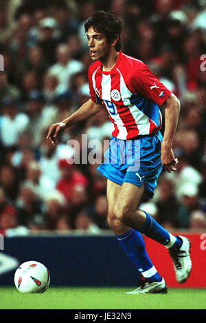 ROQUE SANTA CRUZ PARAGUAY & BAYERN MUNICH WORLD CUP FRANKFURT GERMANY ...