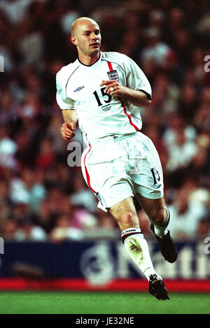 DANNY MILLS ENGLAND & LEEDS UNITED FC NIIGATA STADIUM BIG SWAN NIIGATA ...