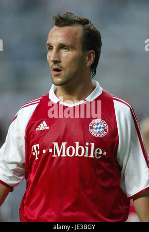 JENS JEREMIES BAYERN MUNICH FC ST JAMES PARK NEWCASTLE ENGLAND 05 ...