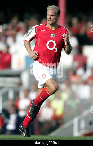 DENNIS BERGKAMP ARSENAL FC 22 February 1999 Stock Photo - Alamy