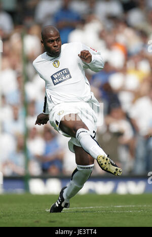 MICHAEL DUBERRY LEEDS UNITED FC 31 July 2000 Stock Photo - Alamy