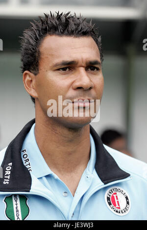 RUUD GULLIT FEYENOORD COACH ST JAMES PARK NEWCASTLE ENGLAND 01 August ...