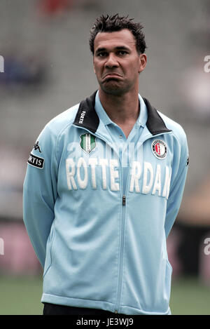 RUUD GULLIT FEYENOORD COACH ST JAMES PARK NEWCASTLE 31 July 2004 Stock ...