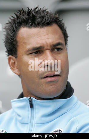 RUUD GULLIT FEYENOORD COACH ST JAMES PARK NEWCASTLE 31 July 2004 Stock ...