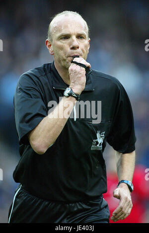 STEVE BENNETT . PREMIER LEAGUE REFEREE OLD TRAFFORD MANCHESTER 23 March ...