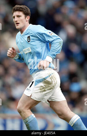 JON MACKEN MANCHESTER CITY FC MANCHESTER STADIUM MANCHESTER ENGLAND 12 ...