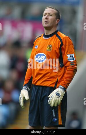 JOHN FILAN WIGAN ATHLETIC FC ELLAND ROAD LEEDS ENGLAND 31 October 2004 ...