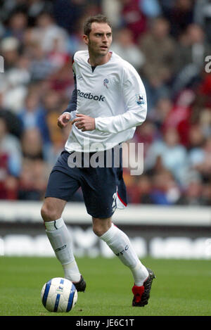 NICKY HUNT BOLTON WANDERERS FC REEBOK STADIUM BOLTON ENGLAND 25 August ...