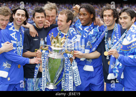 CHELSEA CELEBRATE CHELSEA CHAMPIONS 2004-2005 STAMFORD BRIDGE CHELSEA ...
