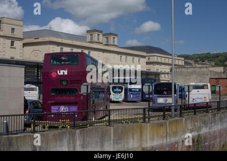BUSES AT BATH BUS STATION Stock Photo - Alamy