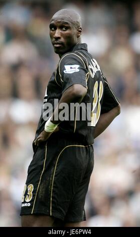 SOL CAMPBELL ENGLAND & TOTTENHAM HOTSPUR FC 12 October 1998 Stock Photo ...