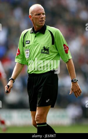 Steve Bennett, Referee Stock Photo - Alamy