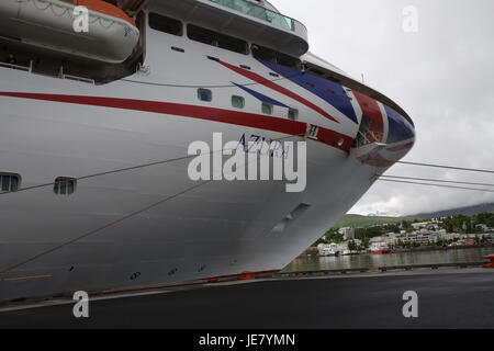 Akureyri, Iceland. 22nd June, 2017. Tourists enjoy the unusually warm ...