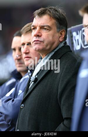 SAM ALLARDYCE BOLTON WANDERERS FC MANAGER REEBOK STADIUM BOLTON 18 ...