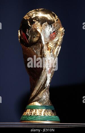 WORLD CUP TROPHY WORLD CUP TROPHY UNIVERSAL STUDIOS LOS ANGELES USA 19 ...