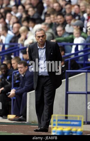 AVRAM GRANT CHELSEA FC MANAGER KC STADIUM HULL ENGLAND 26 September ...
