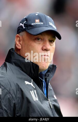 Tottenham Hotspur manager Martin Jol arrives for the game Stock Photo ...