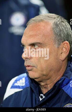 AVRAM GRANT CHELSEA FC MANAGER KC STADIUM HULL ENGLAND 26 September ...