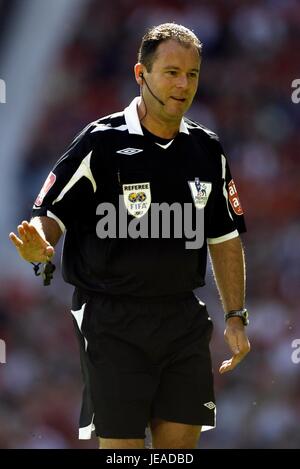 ROB STYLES PREMIERSHIP REFEREE OLD TRAFFORD MANCHESTER ENGLAND 12 ...