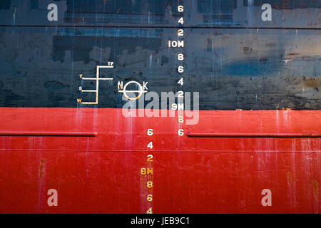 Plimsoll line on the hull of ship moored in harbour Stock Photo ...