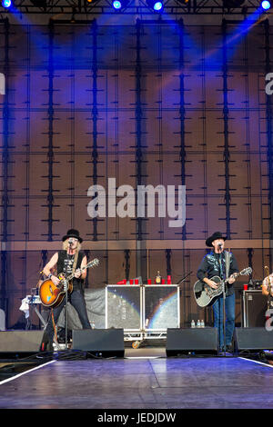 Big Kenny and John Rich of Big & Rich during Country LakeShake Music ...