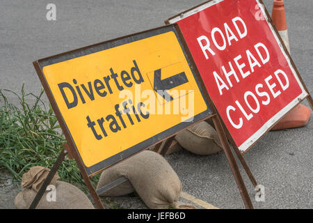 Footpath ahead closed signs Stock Photo - Alamy