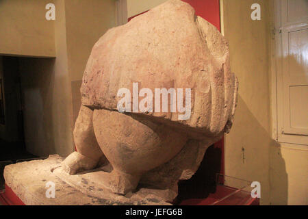 Fat lady goddess stone statue from Tarxien temple, National Museum of ...